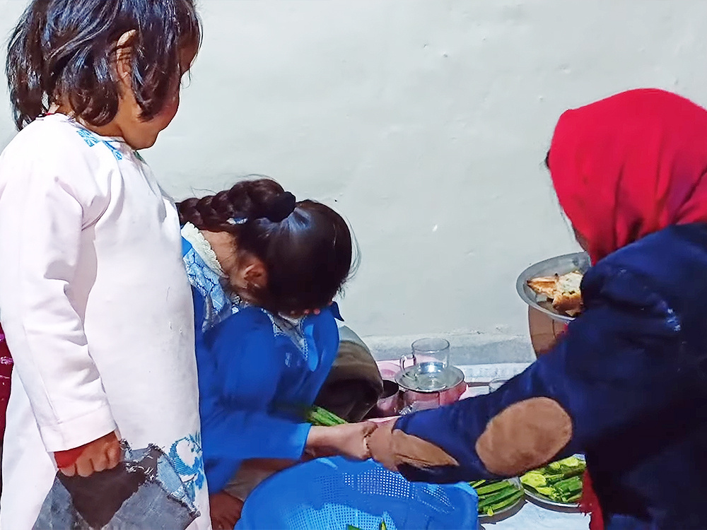 Таджикистан. «В cпaльню к мyжy ходим по очереди»: как жены богатого чабана уживаются вместе ...